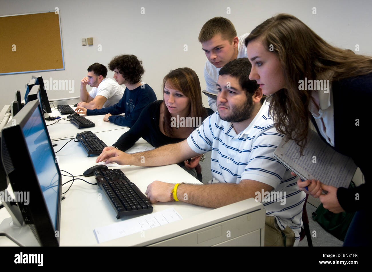 College students computers lab hi-res stock photography and images - Alamy
