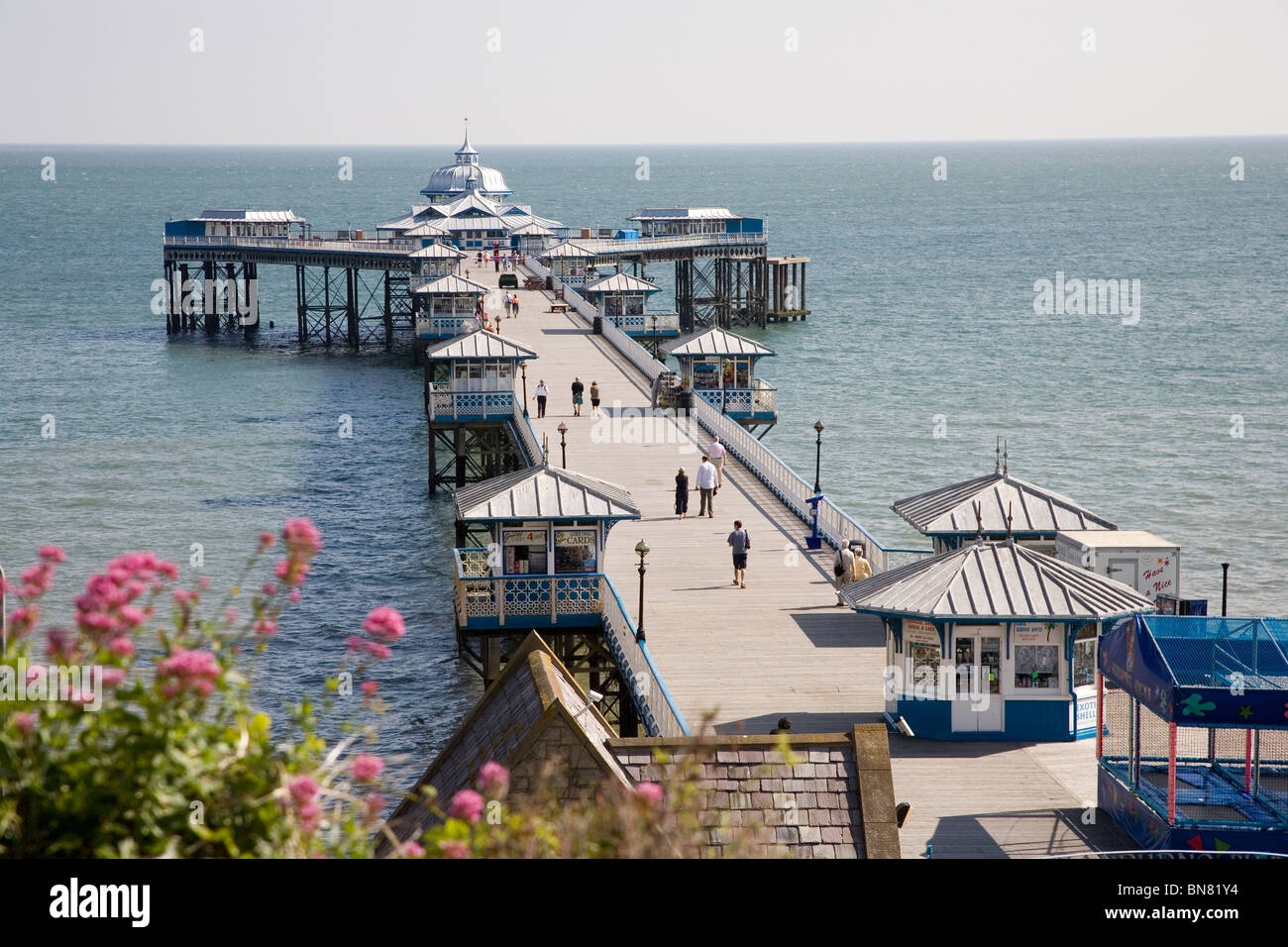 Fairground rides llandudno hi-res stock photography and images - Alamy