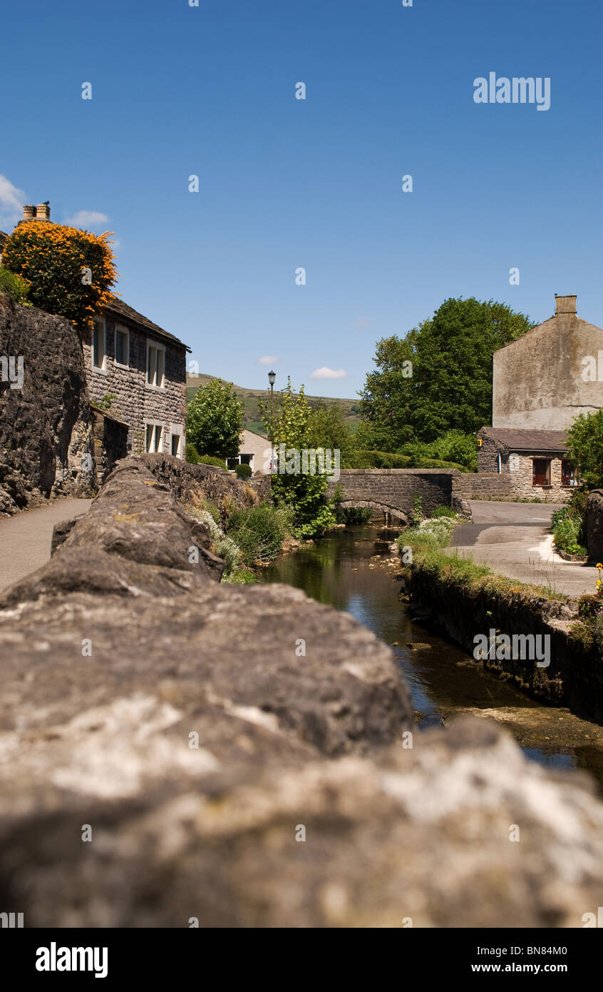 Old stream cottage hi-res stock photography and images - Alamy