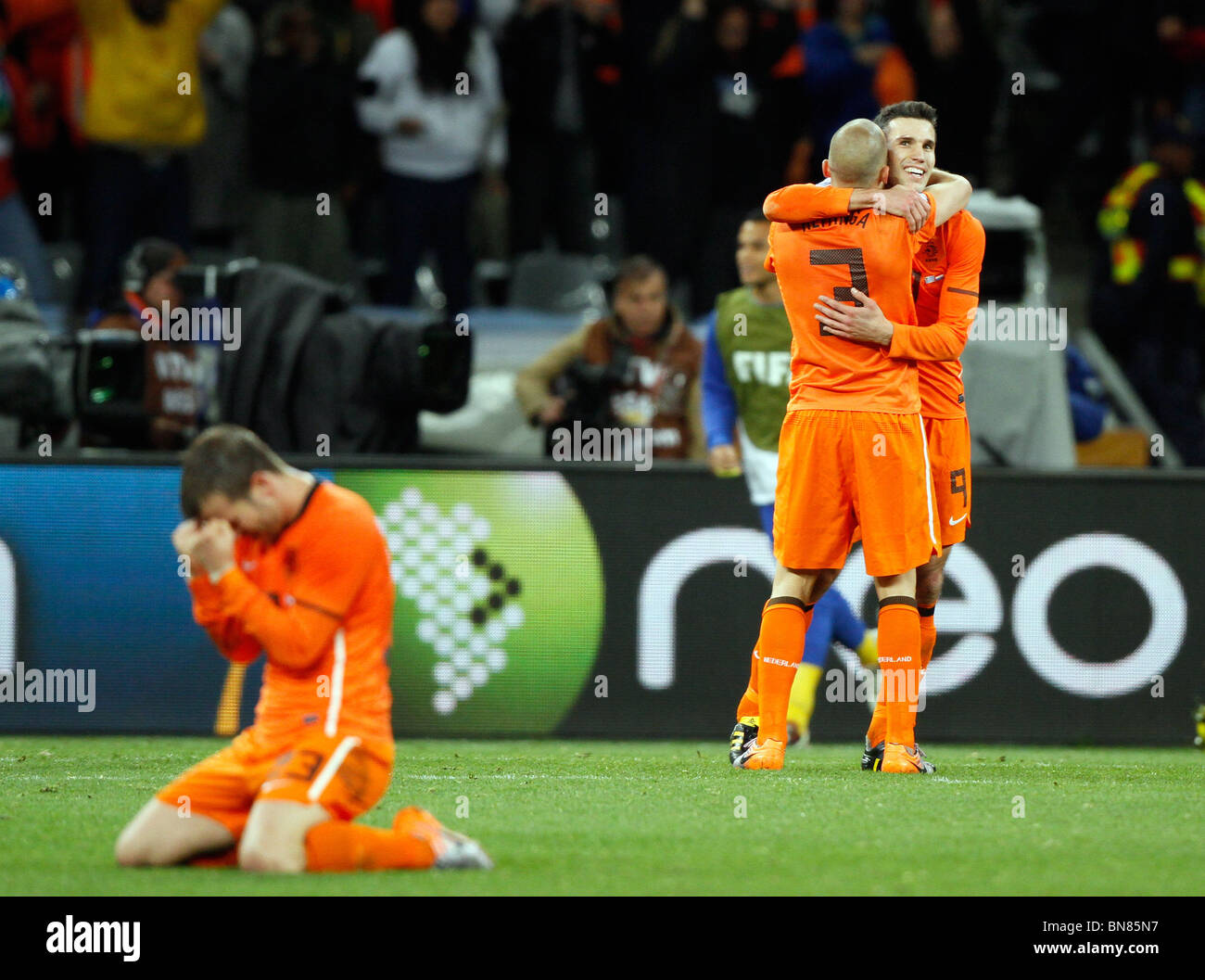 JOHN HEITINGA & ROBIN VAN PERS URUGUAY V HOLLAND GREEN POINT STADIUM ...