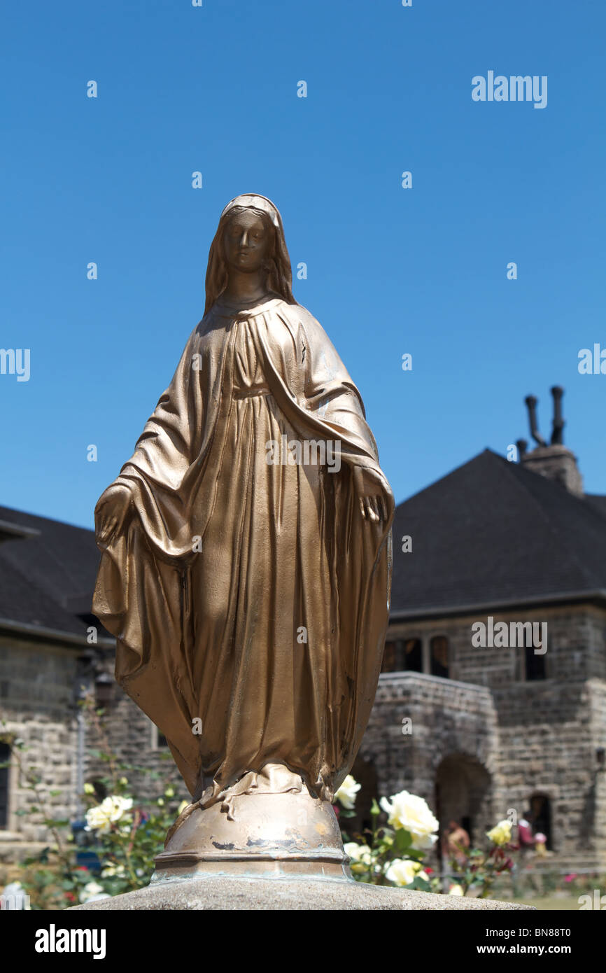 Adisham monastery High Resolution Stock Photography and Images - Alamy