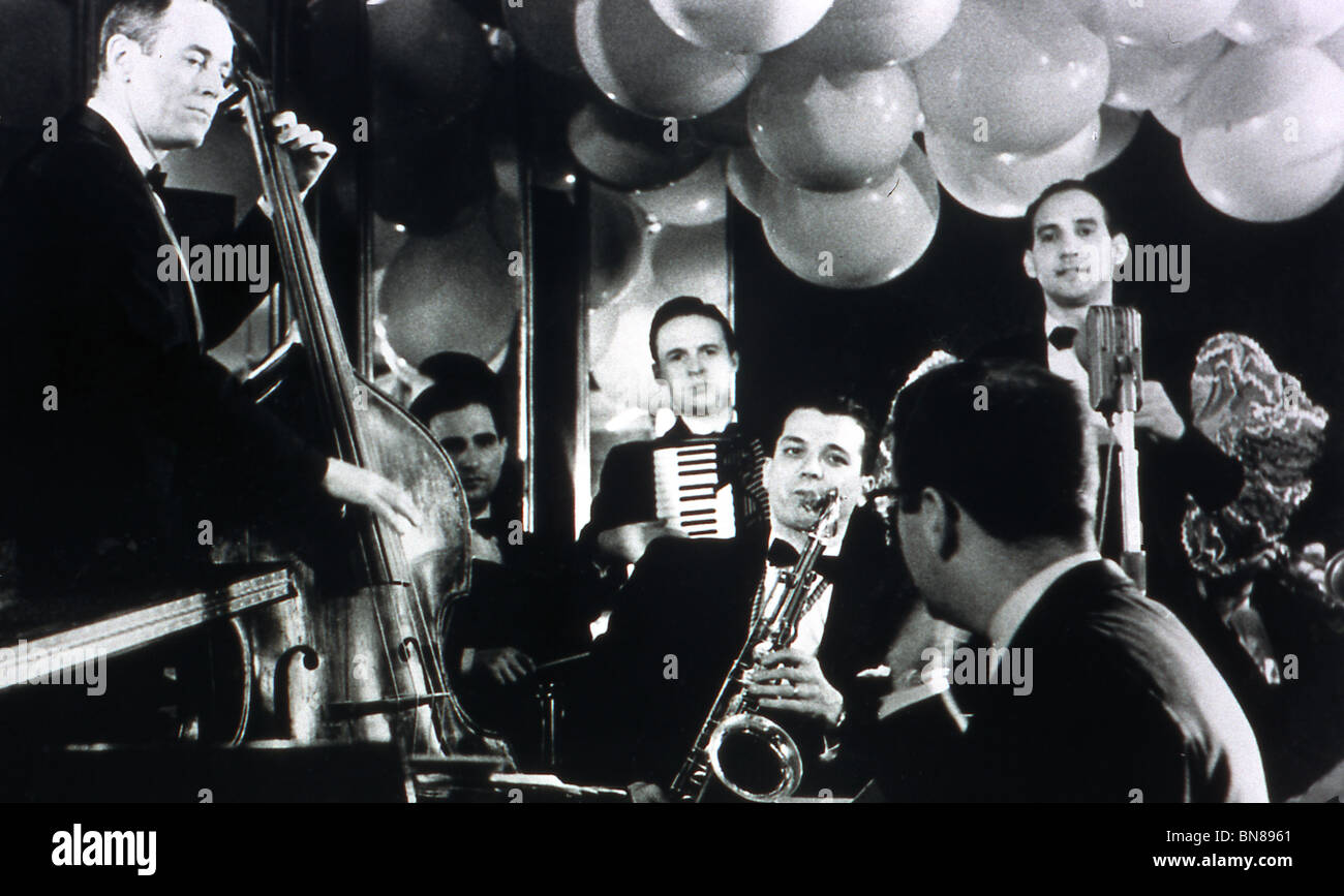 THE WRONG MAN (1957) HENRY FONDA ALFRED HITCHCOCK (DIR Stock Photo - Alamy