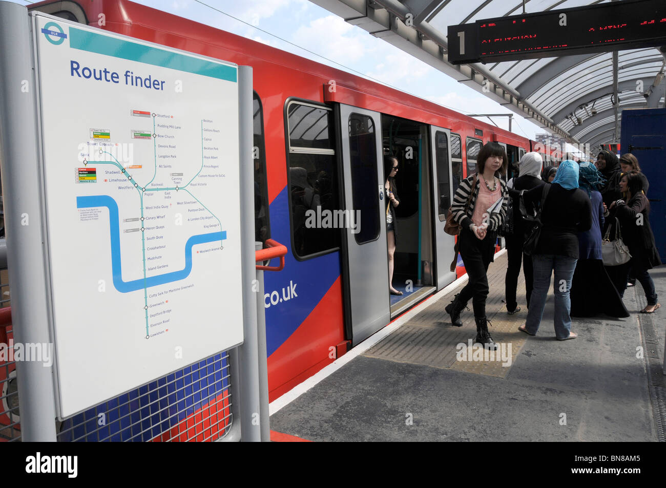 Dlr london trains hi-res stock photography and images - Alamy