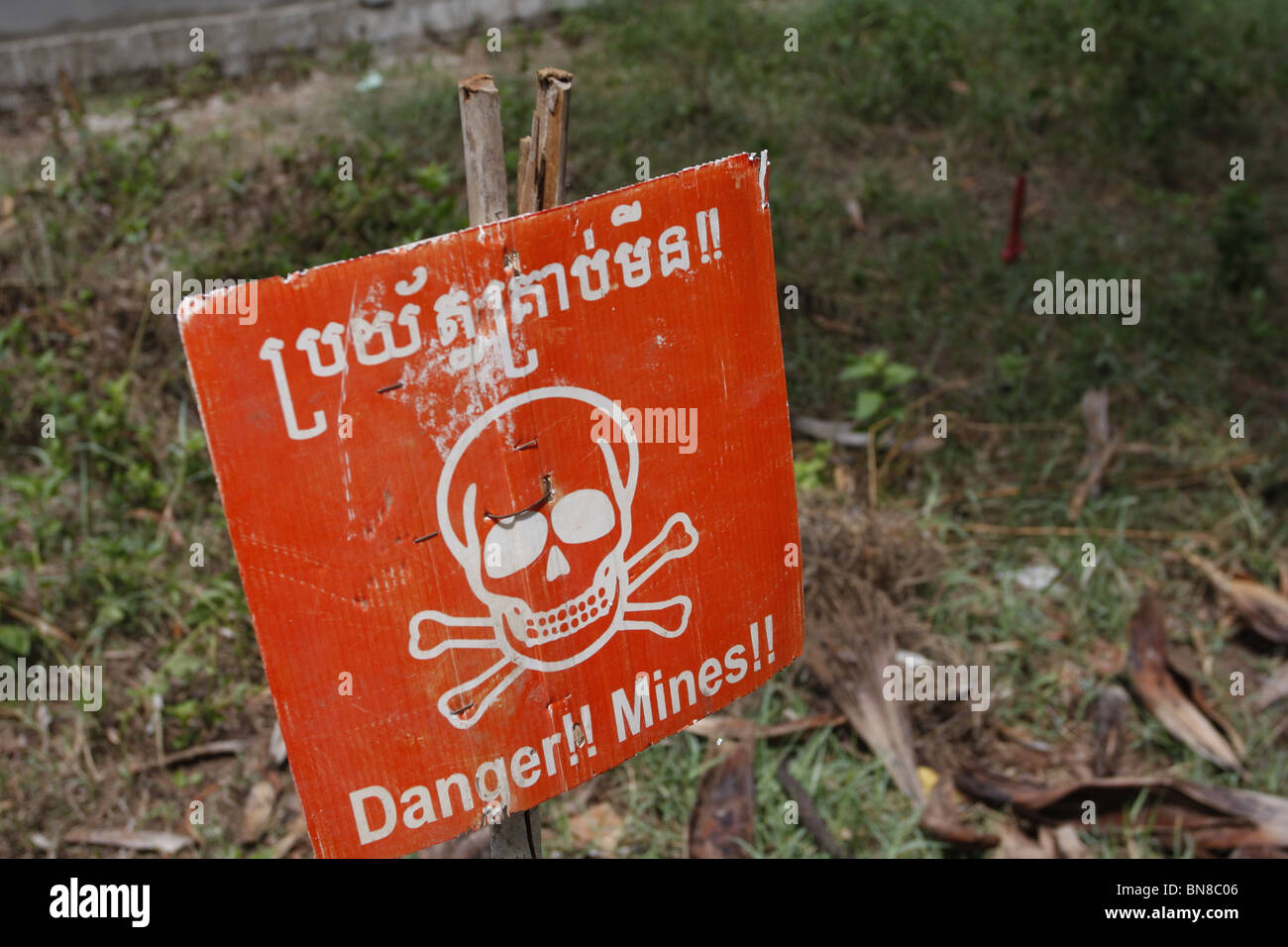 Landmine sign hi-res stock photography and images - Alamy
