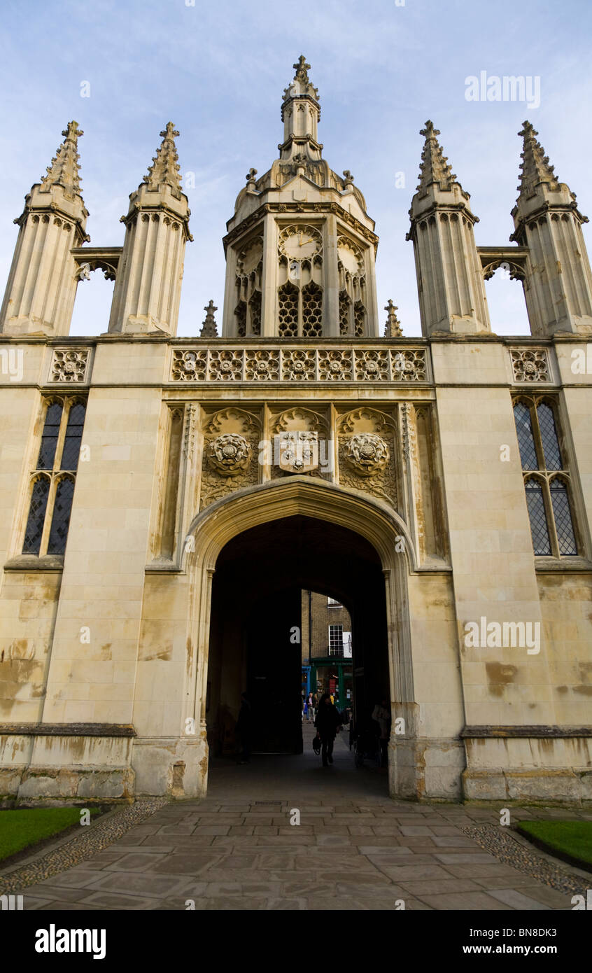 Kings college cambridge entrance gate hi-res stock photography and ...