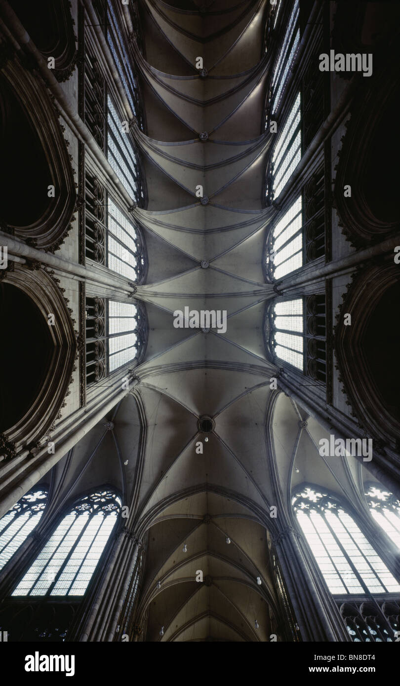 Cologne Cathedral, Germany. View into nave roof vaulting Stock Photo ...