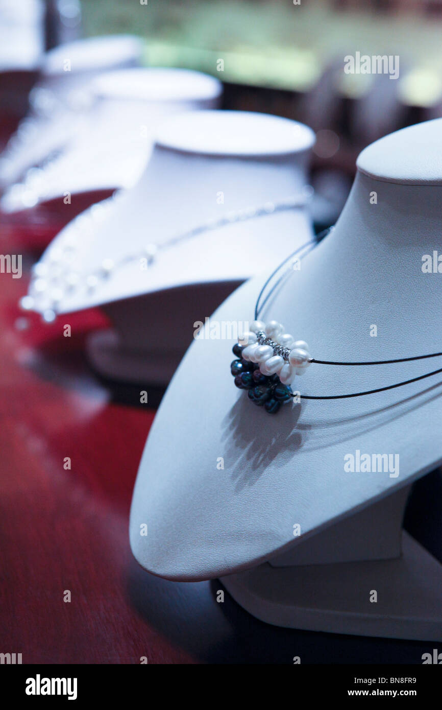 Pearl factory hi-res stock photography and images - Alamy