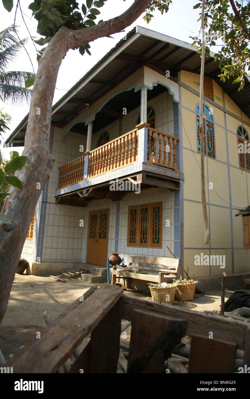 Mingun tour hi-res stock photography and images - Alamy