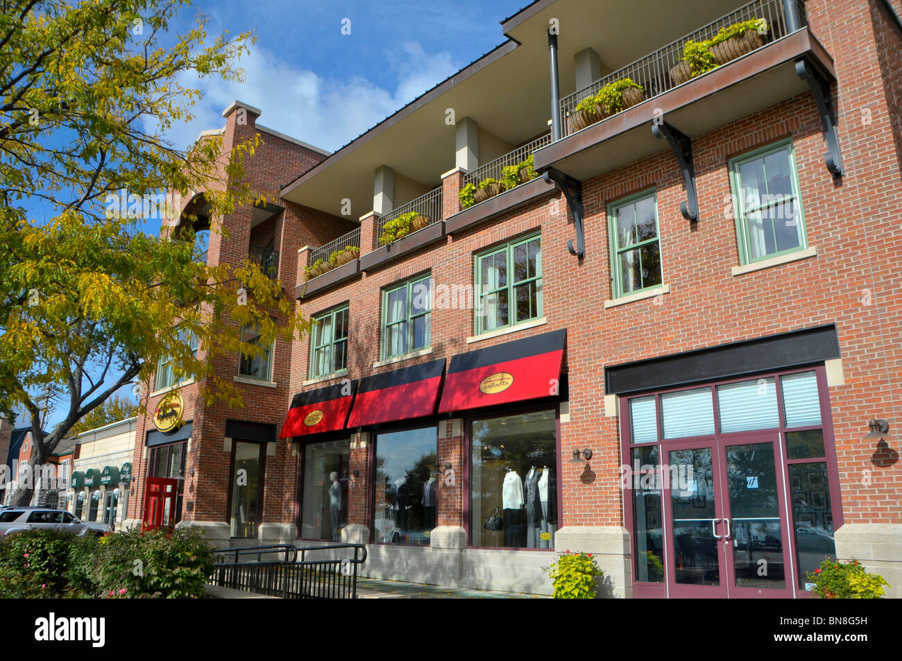 Streets and lakes hi-res stock photography and images - Alamy