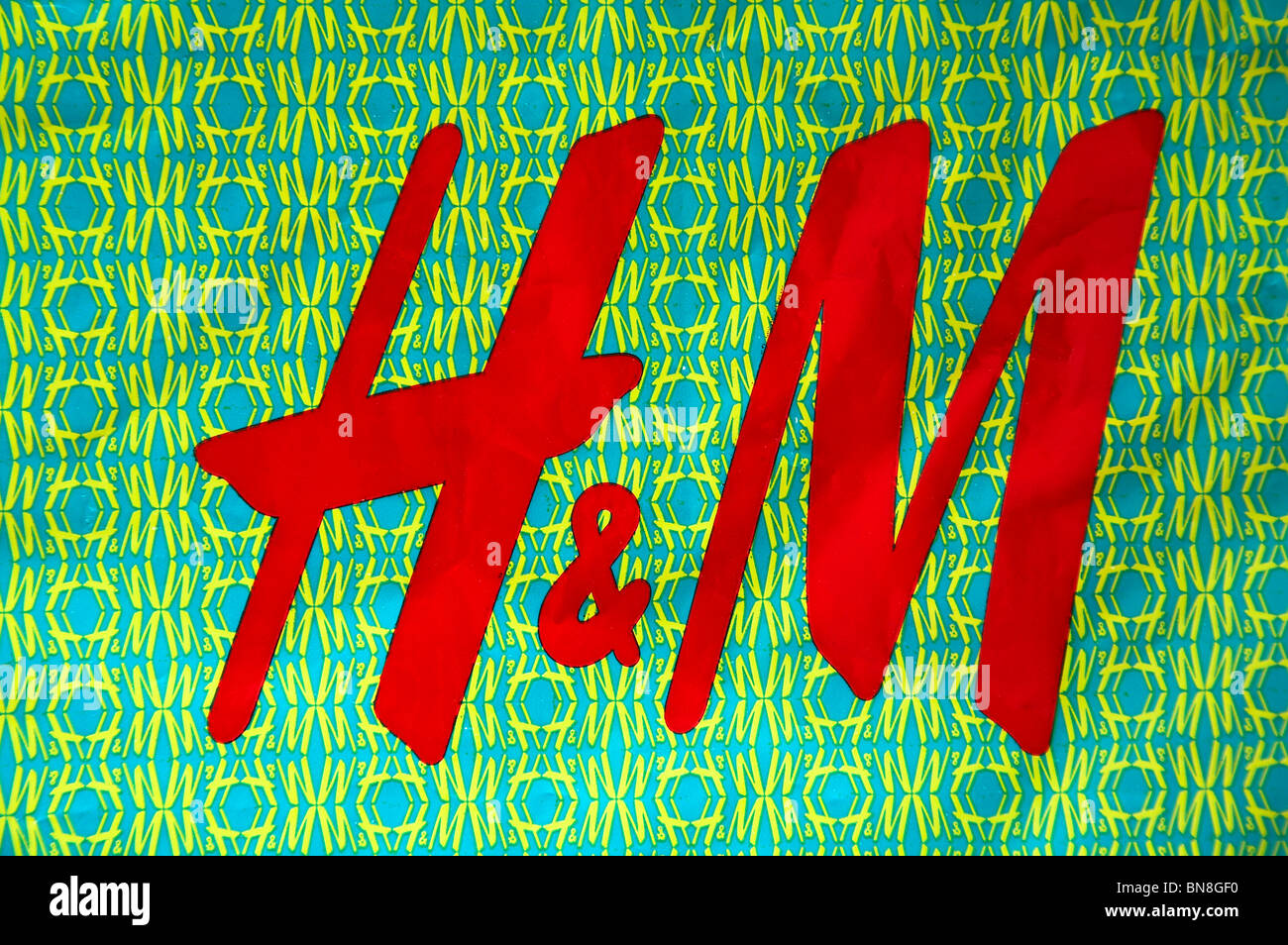 H&m Logo Shop Stock Photos & H&m Logo Shop Stock Images - Alamy