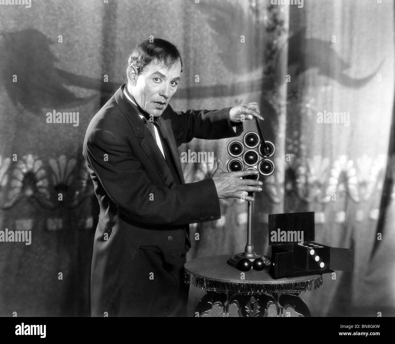 WEST OF ZANZIBAR (1928) LOU CHANEY TOD BROWNING (DIR Stock Photo - Alamy