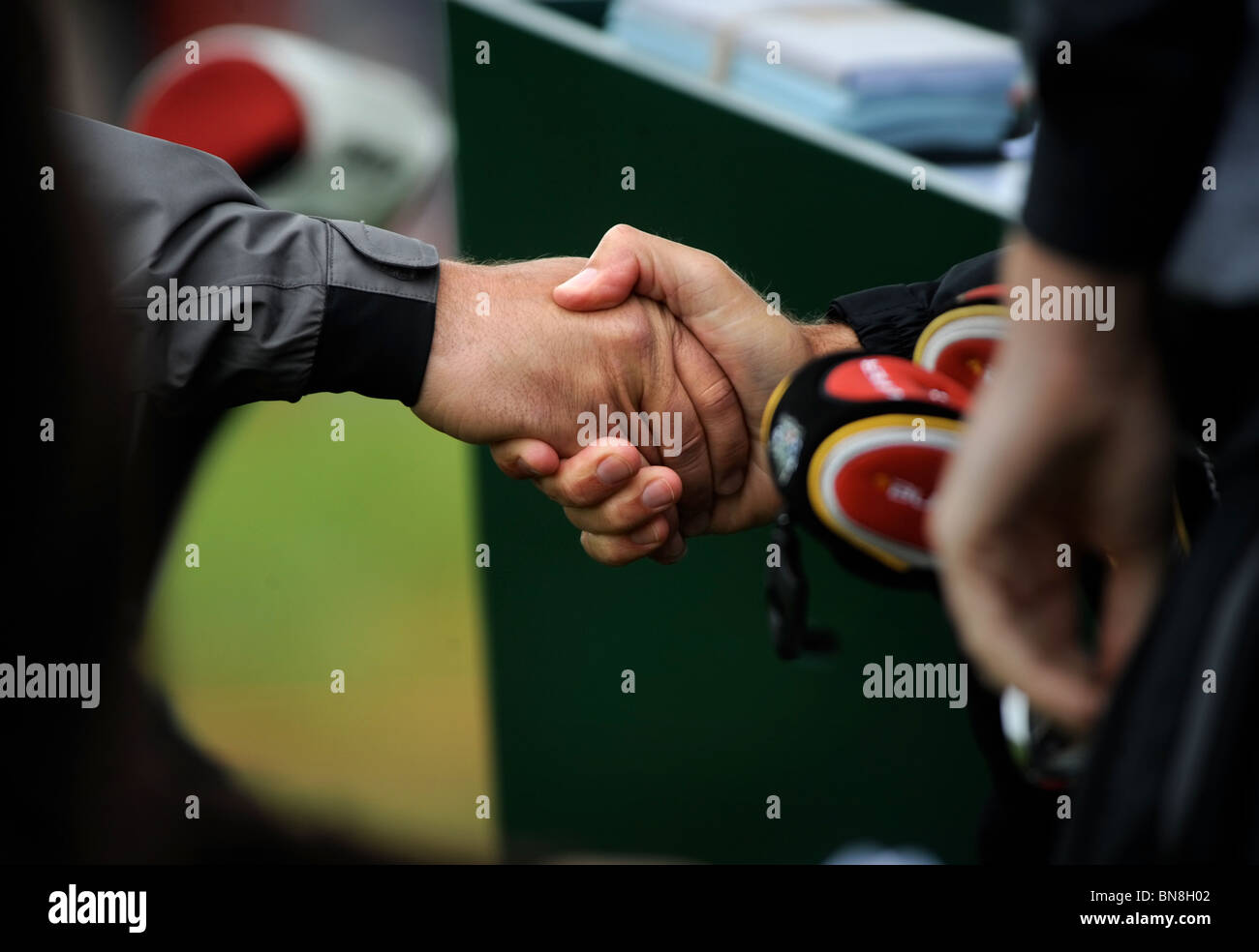 Golf players shaking hands hi-res stock photography and images - Alamy