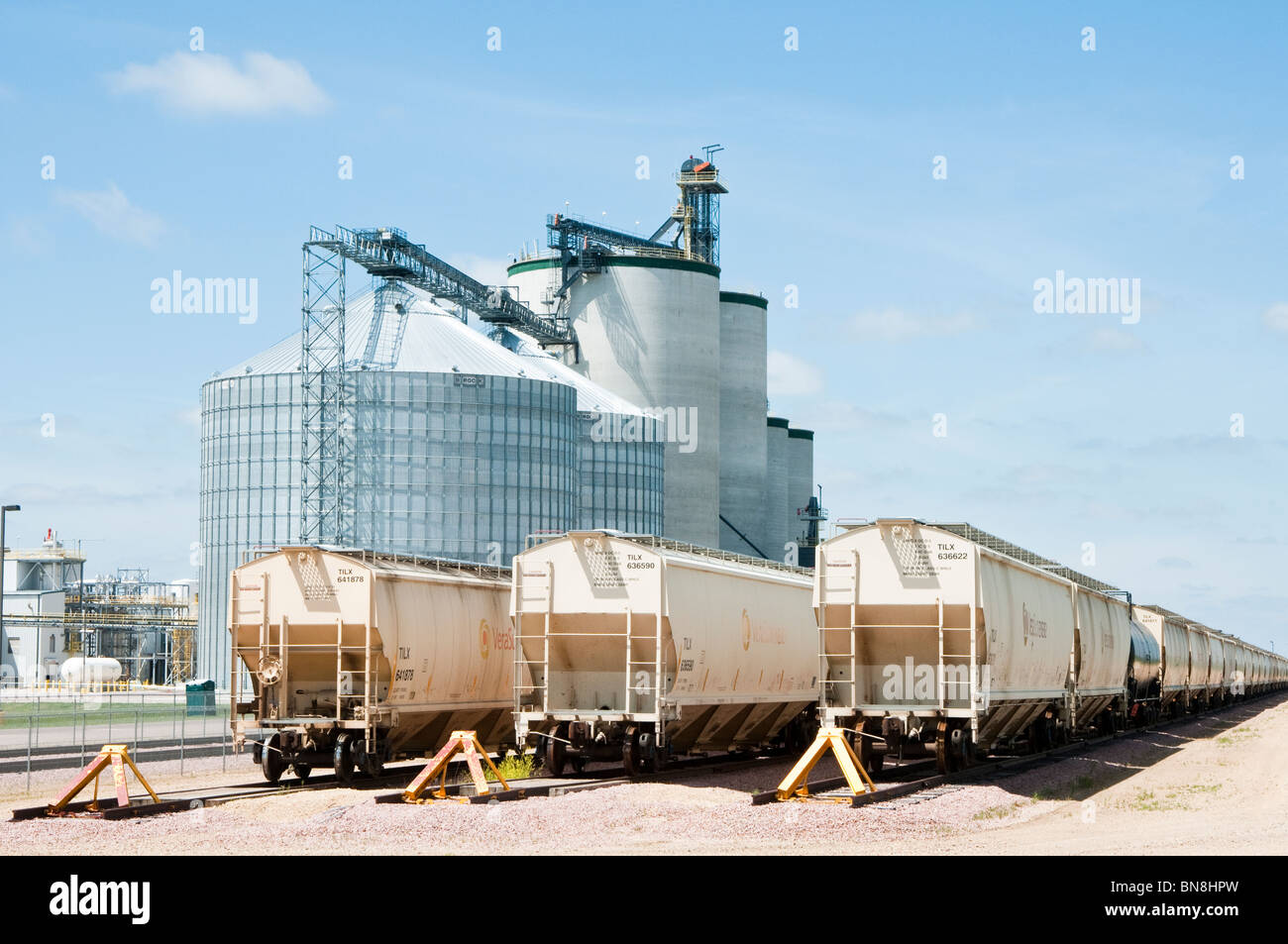 Rail cars deliver feedstock ethanol hi-res stock photography and images ...