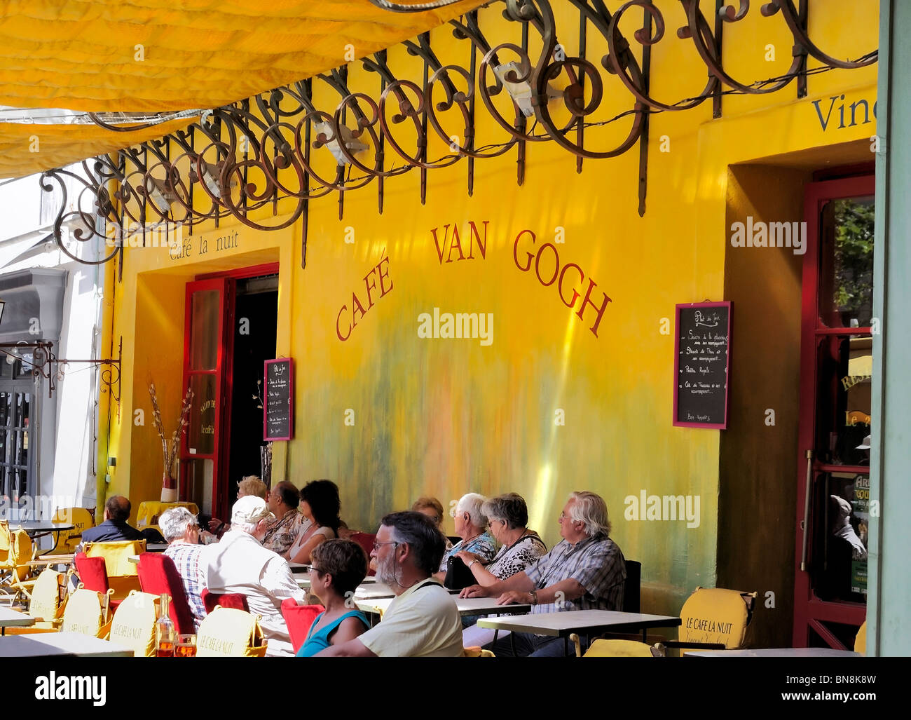 Iconic cafe facade hi-res stock photography and images - Alamy