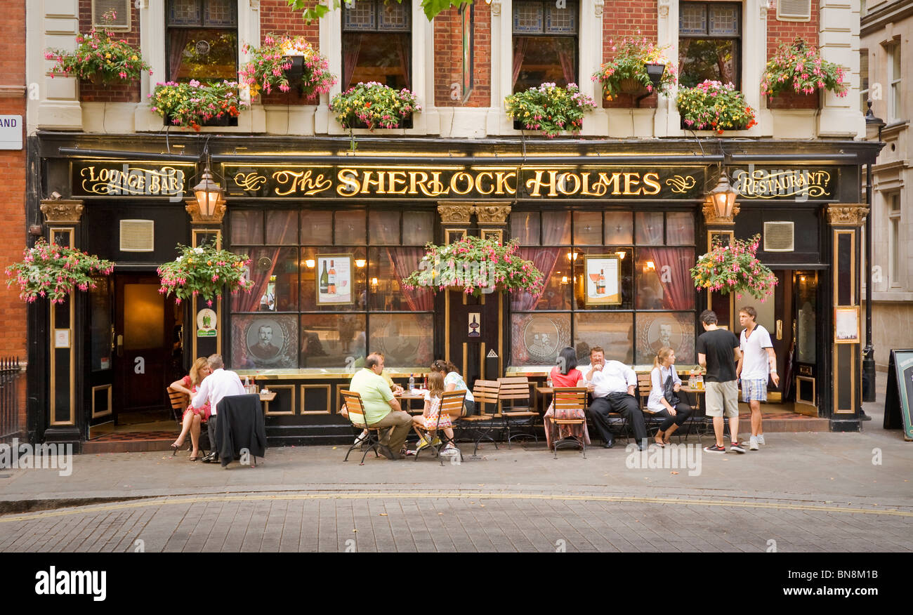 English Pub Front High Resolution Stock Photography and Images - Alamy