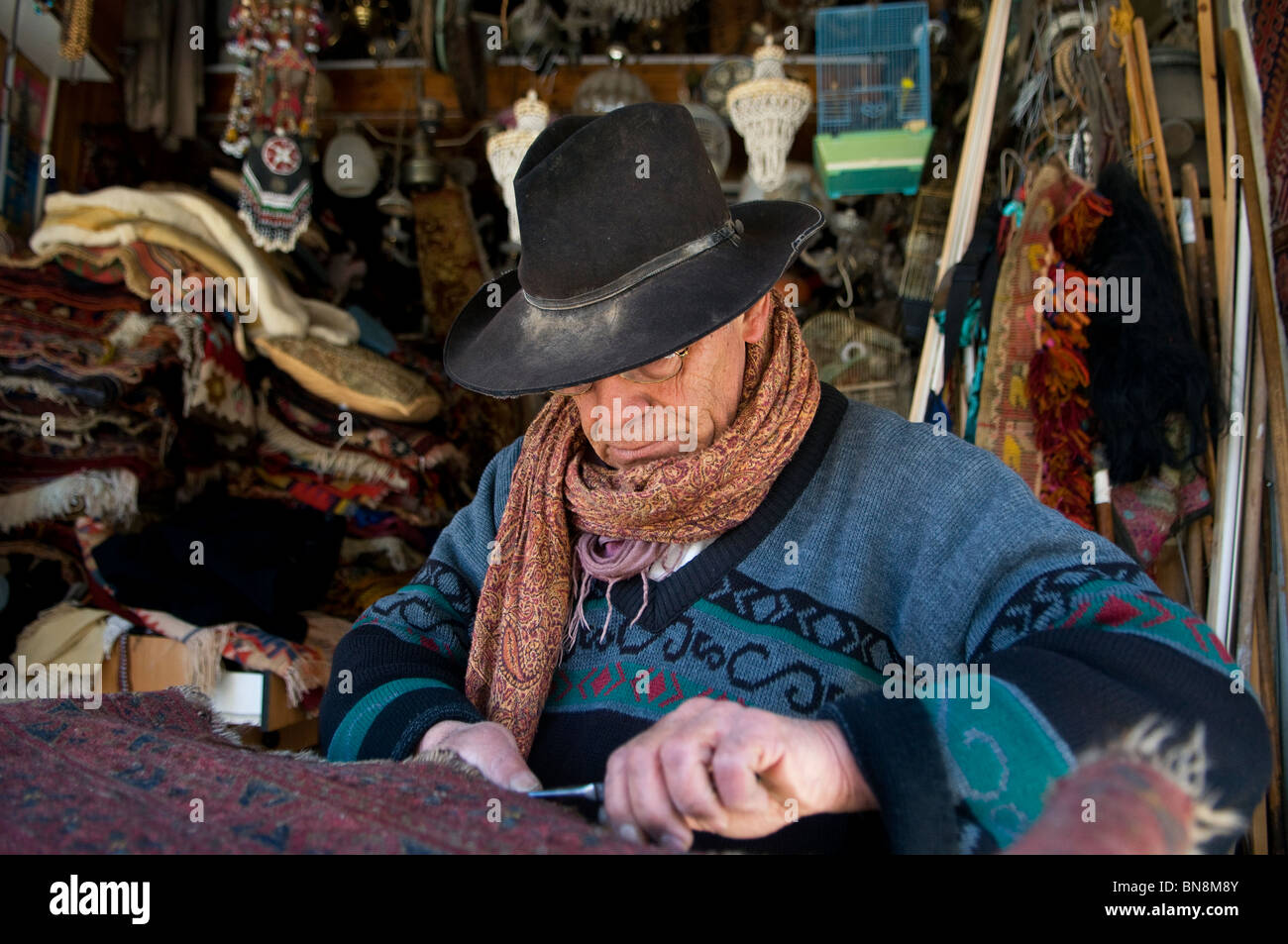 Old carpet market hi-res stock photography and images - Alamy