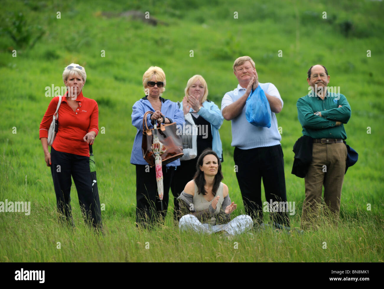 Golf crowd clapping hi-res stock photography and images - Alamy