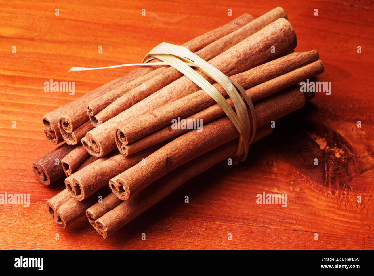 Bundle of cinnamon sticks tied up with a straw Stock Photo - Alamy