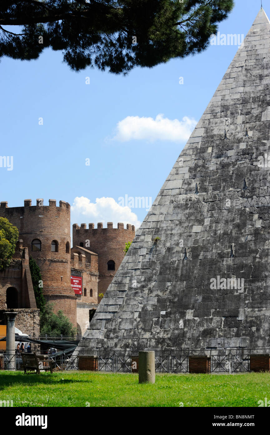 The Pyramid of Cestius beside the English Cemetery in Rome, Italy Stock ...