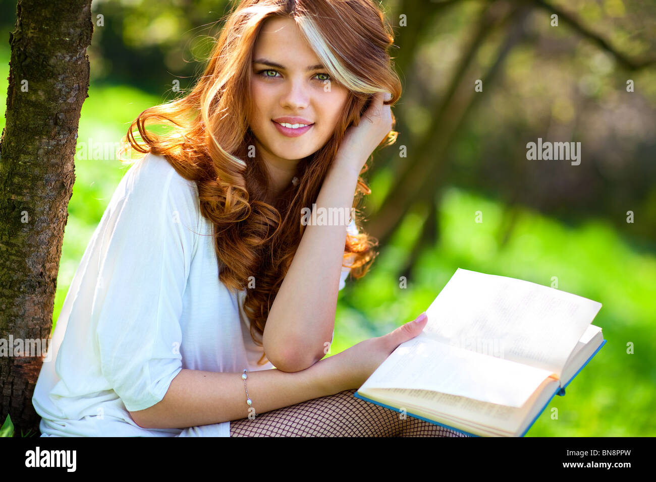 Read in nature High Resolution Stock Photography and Images - Alamy