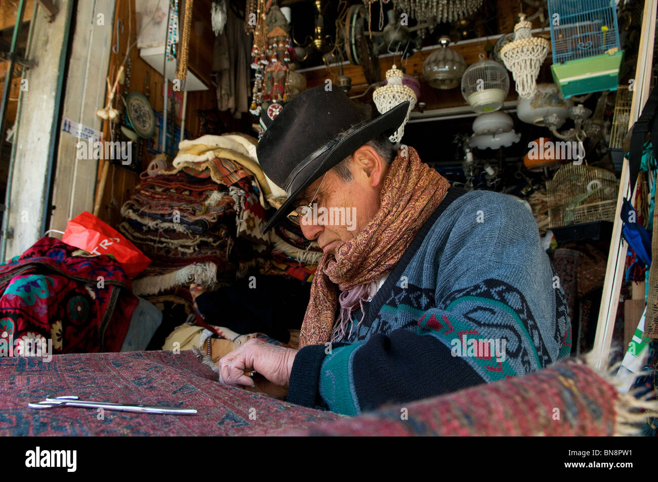 Old carpet market hi-res stock photography and images - Alamy