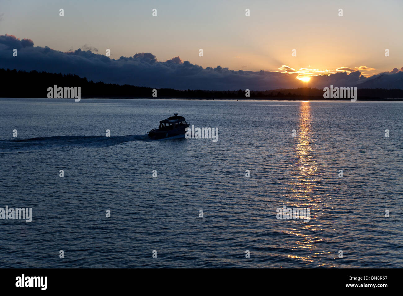 Motor boat cruise hi-res stock photography and images - Alamy