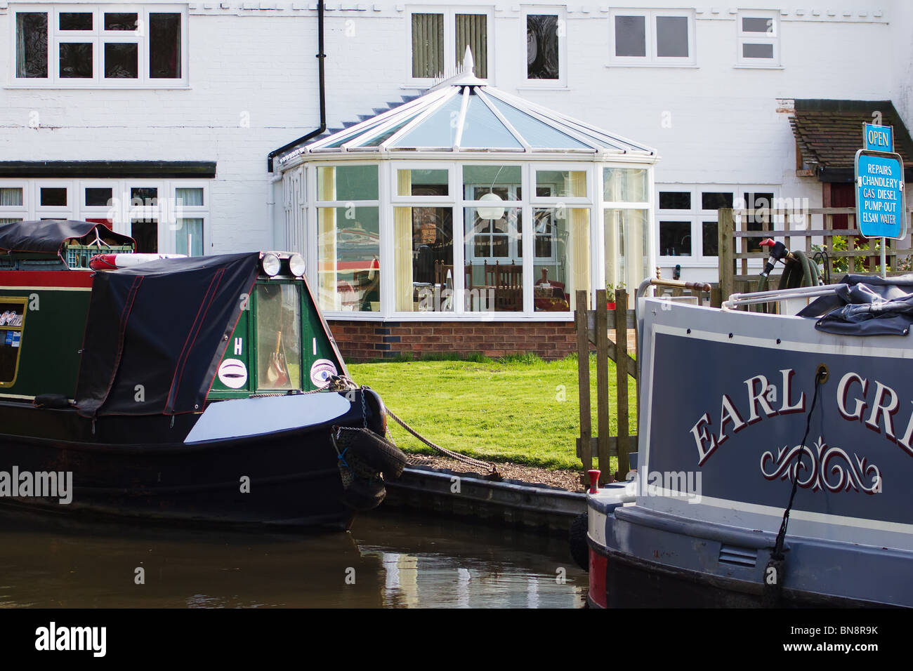 stratford upon avon canal lapworth flight of locks warwickshire ...
