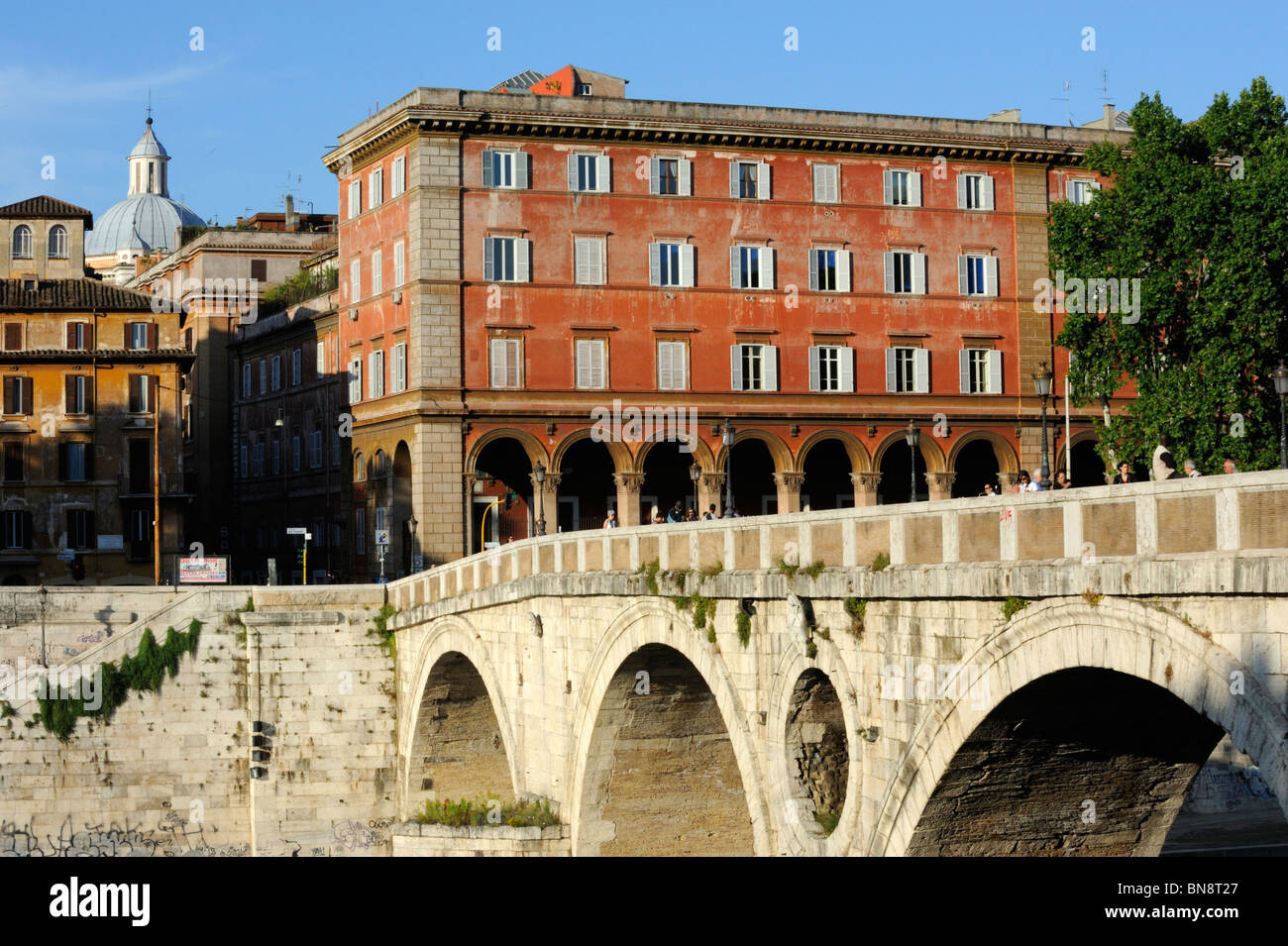 Ponte Sisto with the dome of Trinita dei Pellegrini in Centro Storico ...