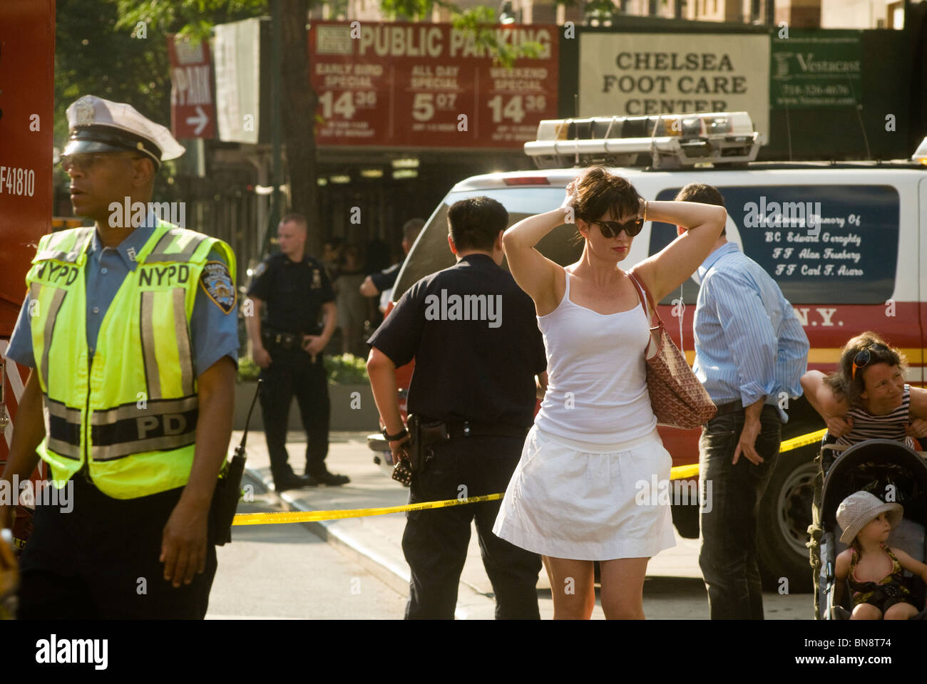First responders accident scene hi-res stock photography and images - Alamy