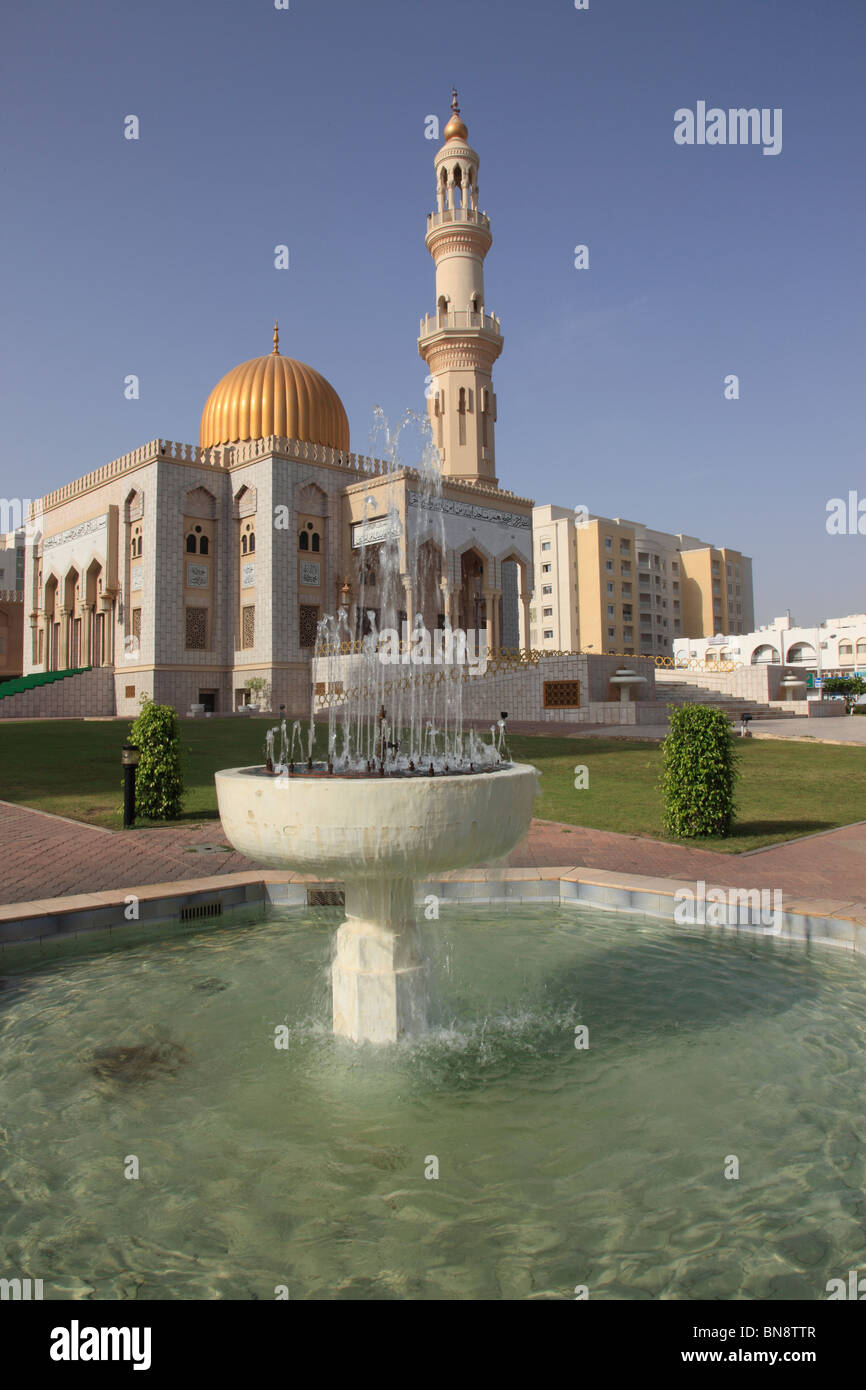 fountain in front of famous Zawawi mosque at Al-Khuwair, Qurum, Muscat ...