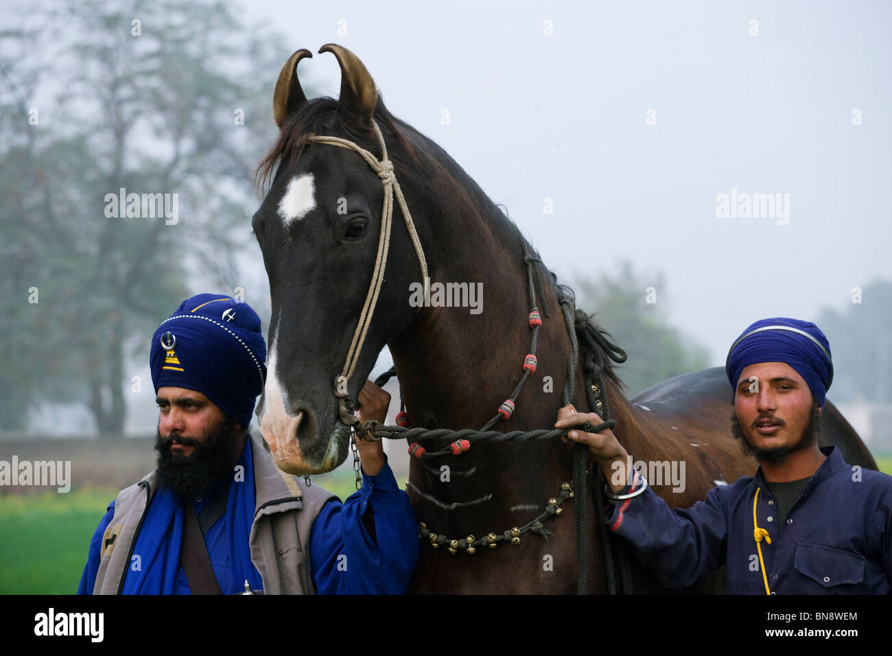 Sikh soldier of the indian army hi-res stock photography and images - Alamy
