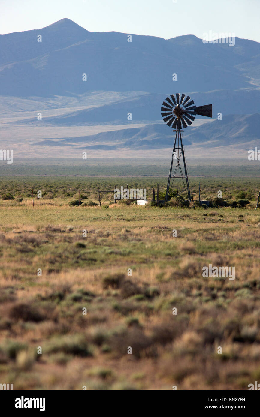 American windmill hi-res stock photography and images - Alamy