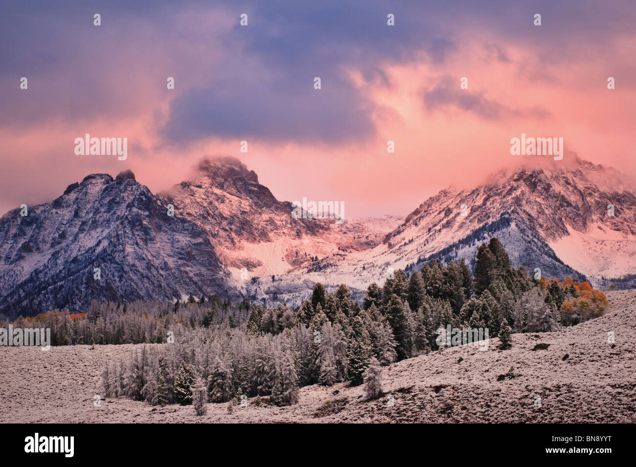 Sawtooth mountains hi-res stock photography and images - Alamy