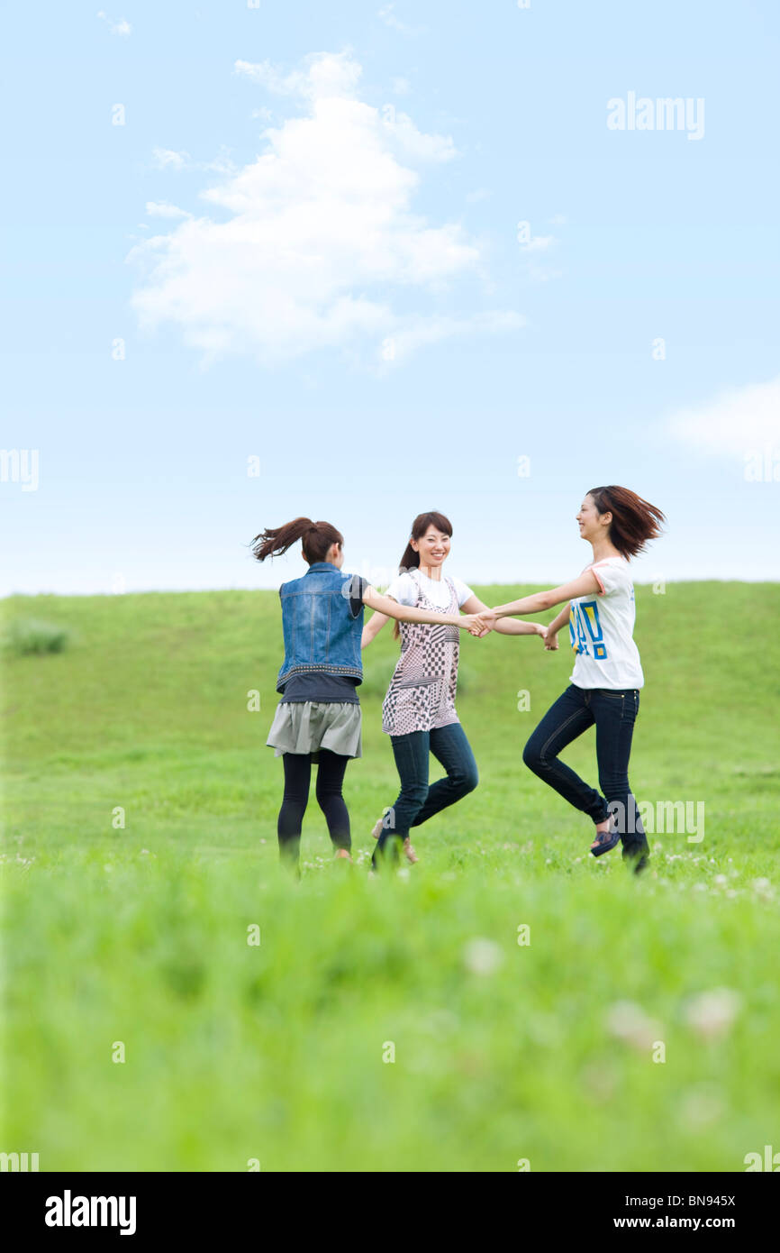 Women only holding hands dancing hi-res stock photography and images ...