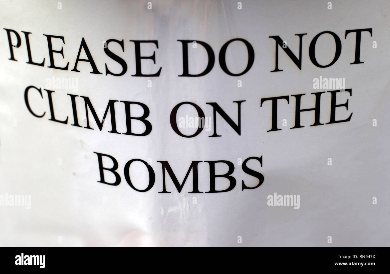 Bomb signs hi-res stock photography and images - Alamy