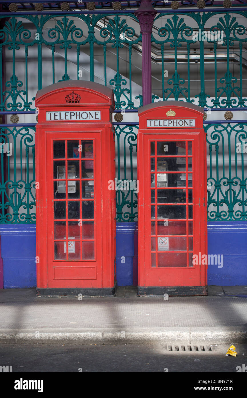 Pair of k2 telephone kiosks hi-res stock photography and images - Alamy