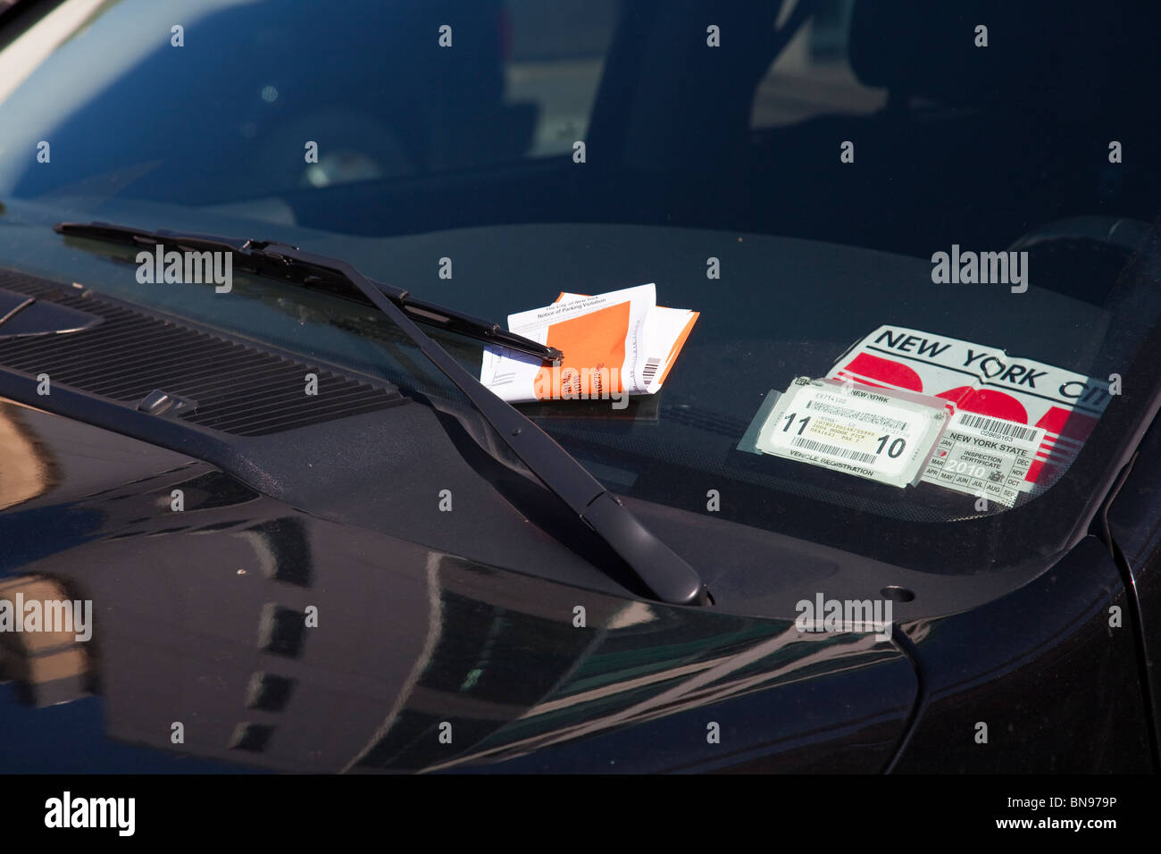 Parking ticket in a car windshield, New York City Stock Photo - Alamy