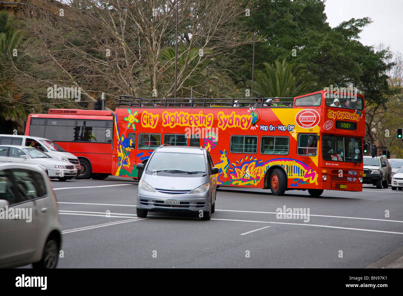 Red sightseeing bus hi-res stock photography and images - Alamy