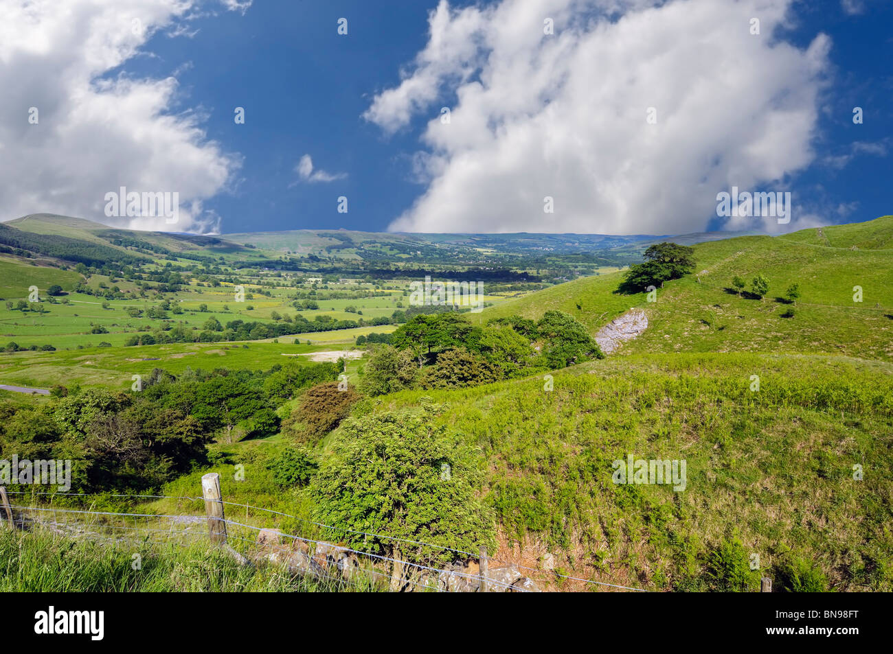 Hope Valley in Peak District National Park Derbyshire England Stock ...