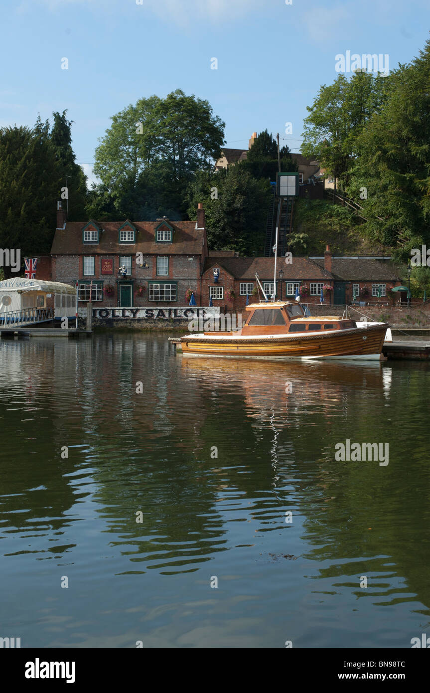 Hamble pub hi-res stock photography and images - Alamy