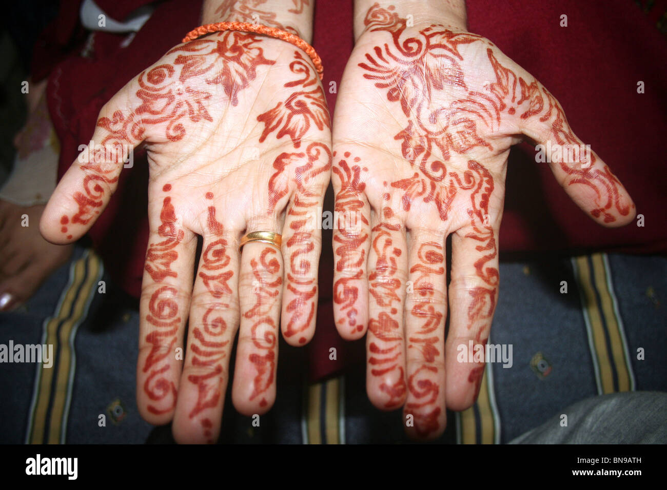 mehndi on a woman's hands Stock Photo - Alamy