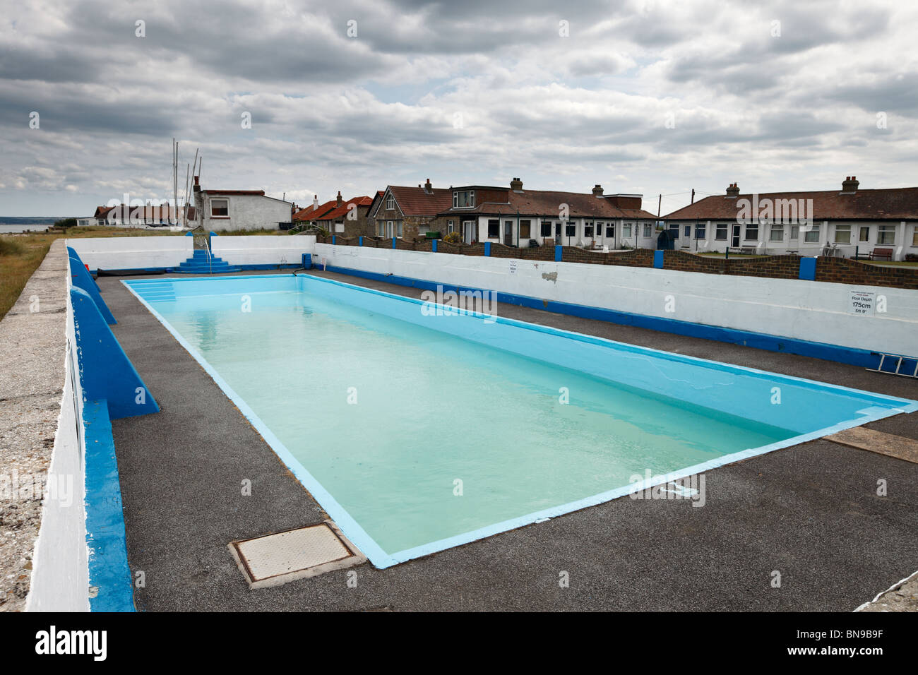 Outdoor swimming hi-res stock photography and images - Alamy