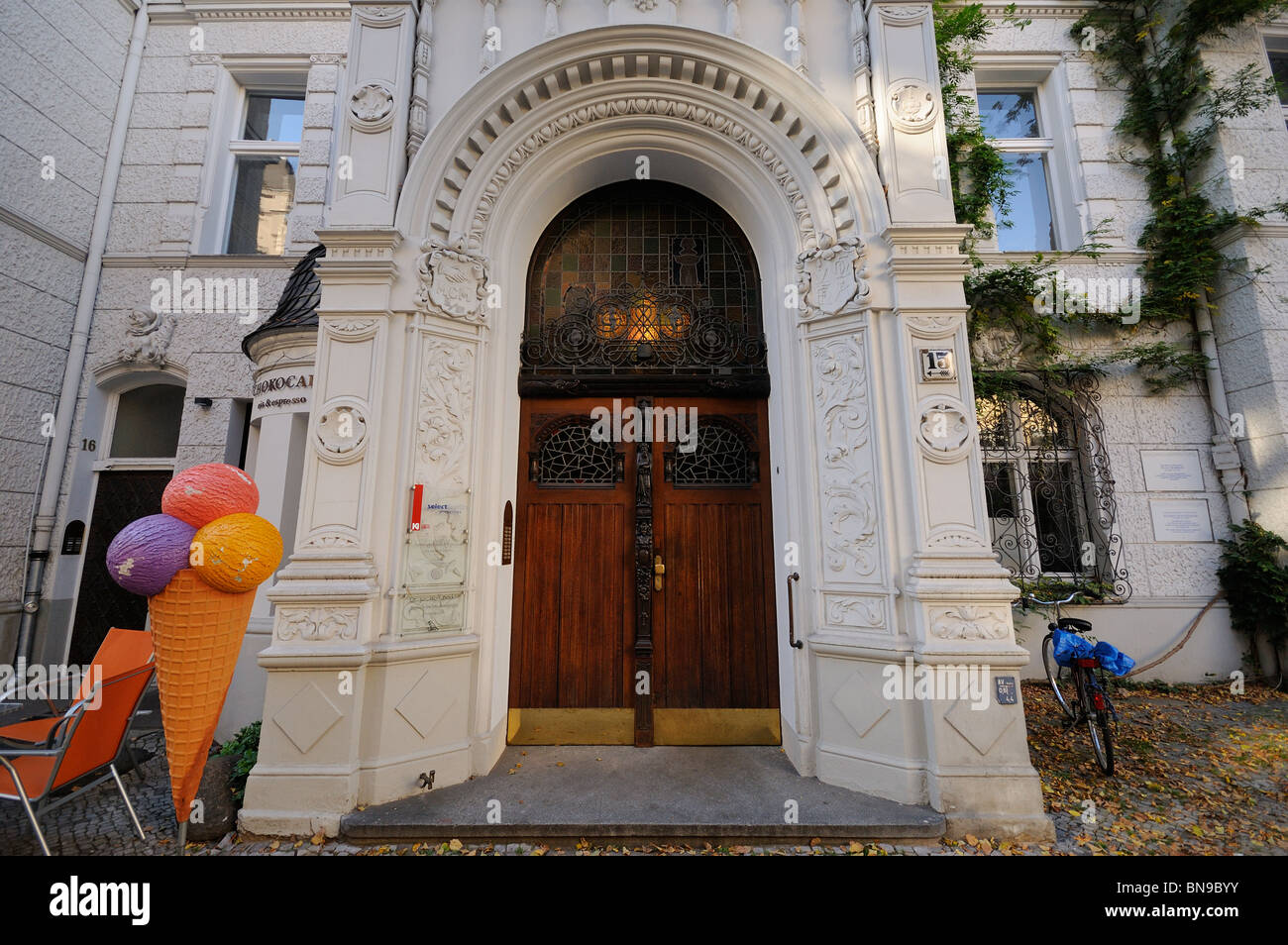 Elegant old building, Bleibtreustrasse 15, former home of famous ...