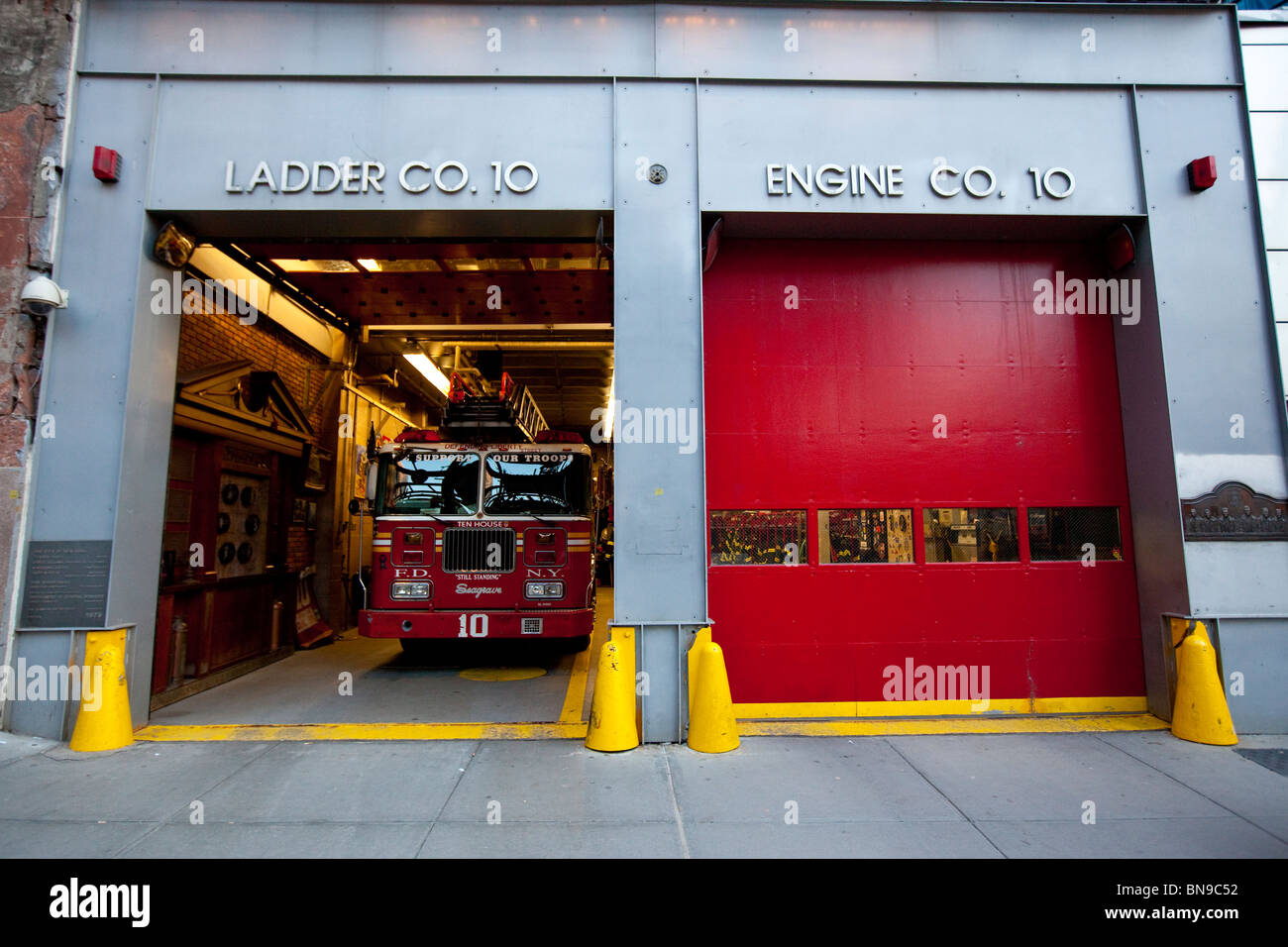 Ladder 10 Engine 10, World Trade Center Fire House, downtown Manhattan ...