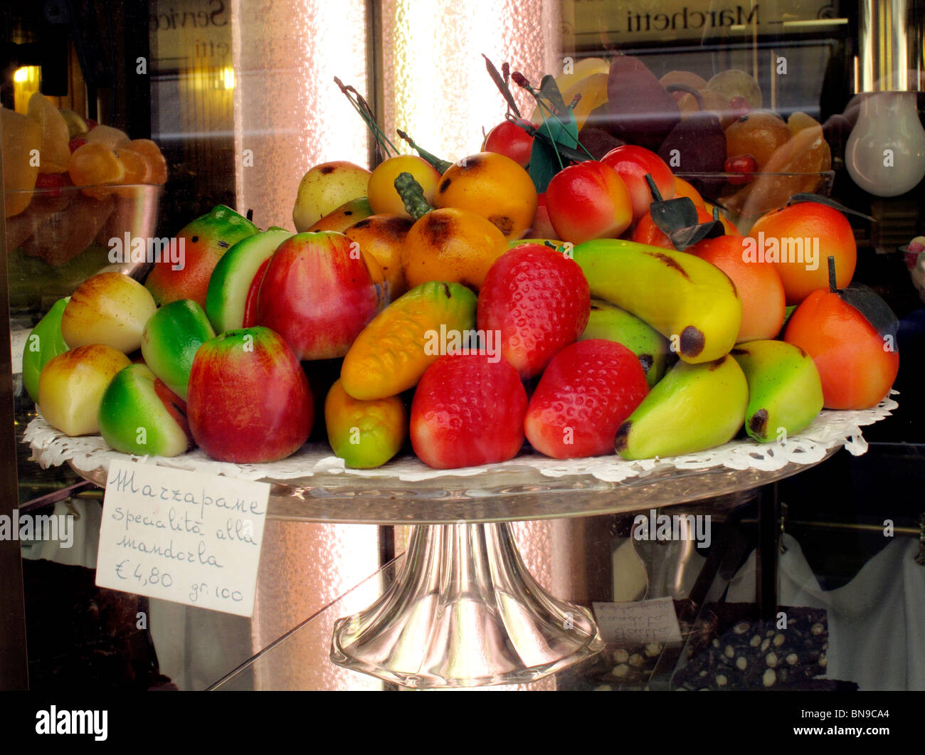 Italian marzipan hi-res stock photography and images - Alamy