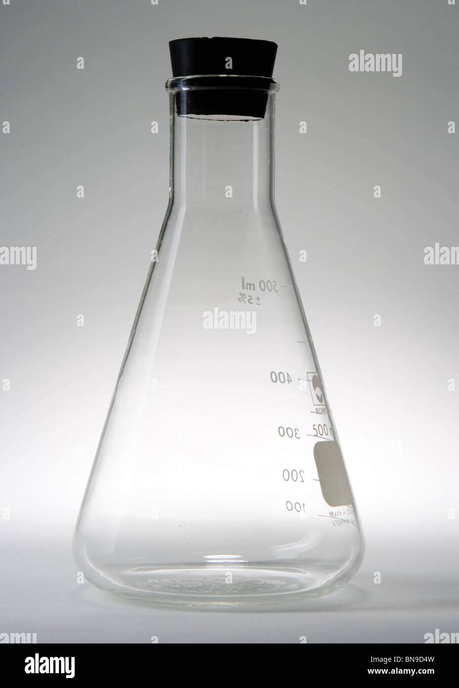 Erlenmeyer flask hi-res stock photography and images - Alamy