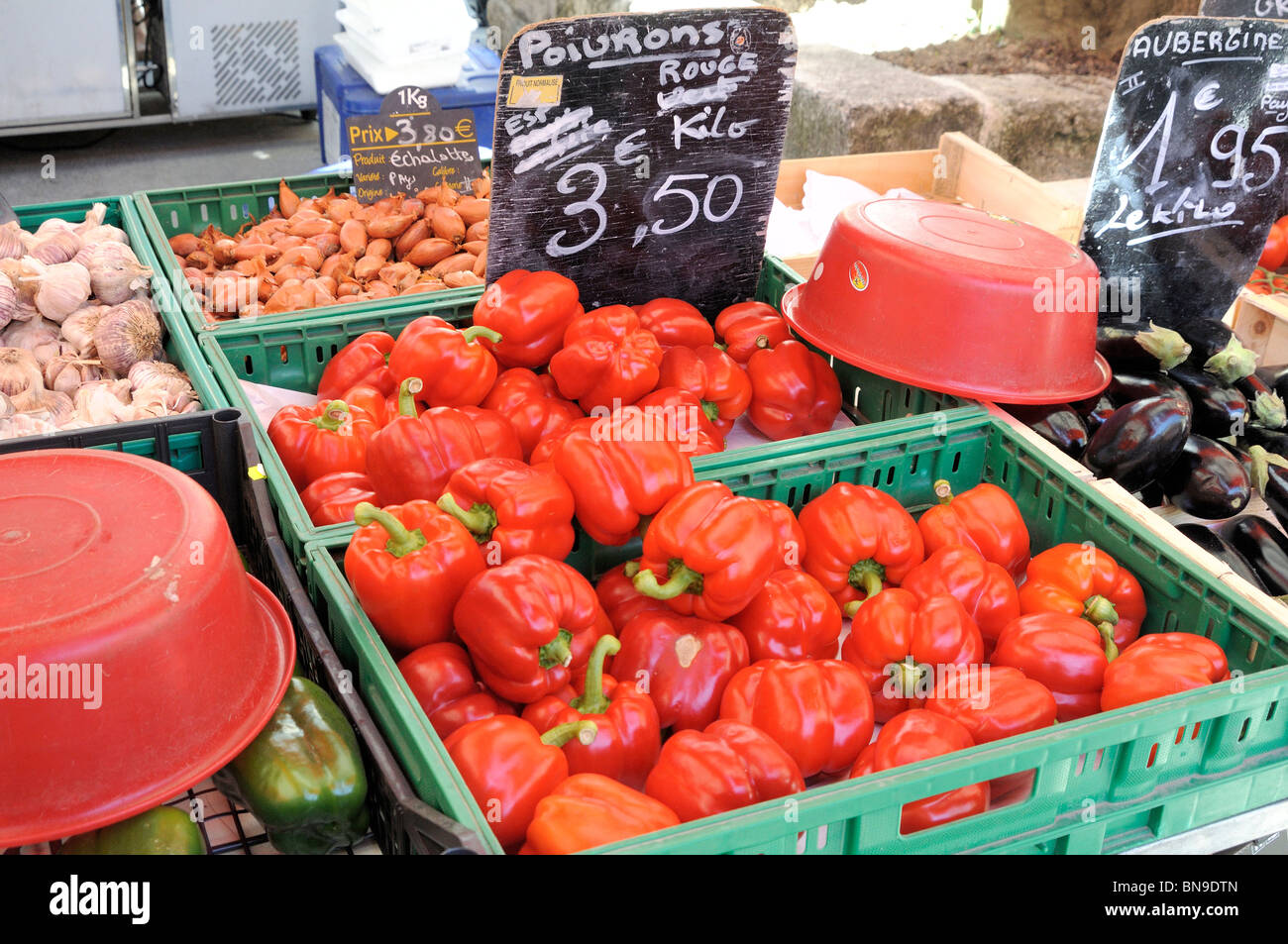 French farmers market hi-res stock photography and images - Alamy