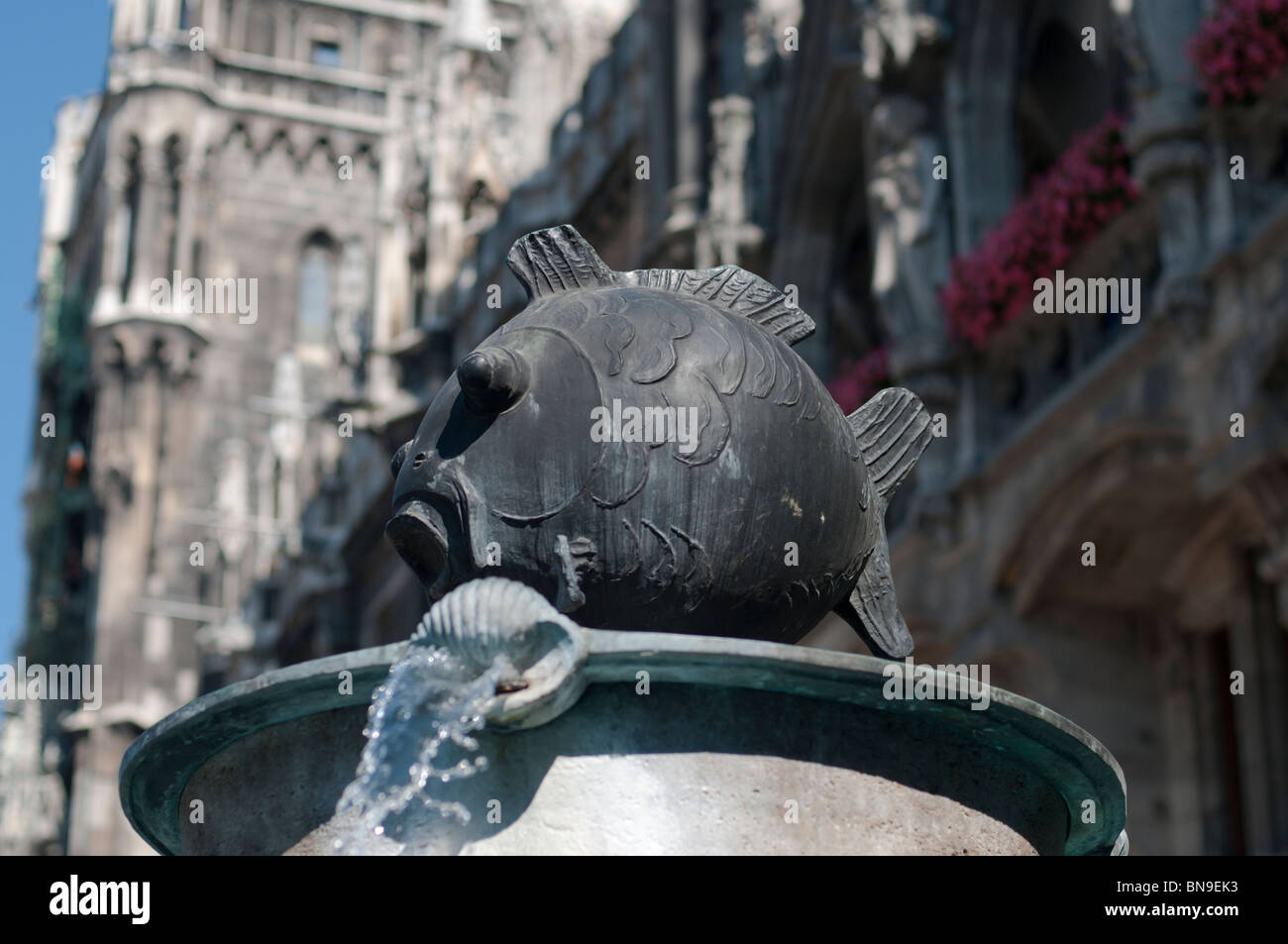 Fish fountain hi-res stock photography and images - Alamy