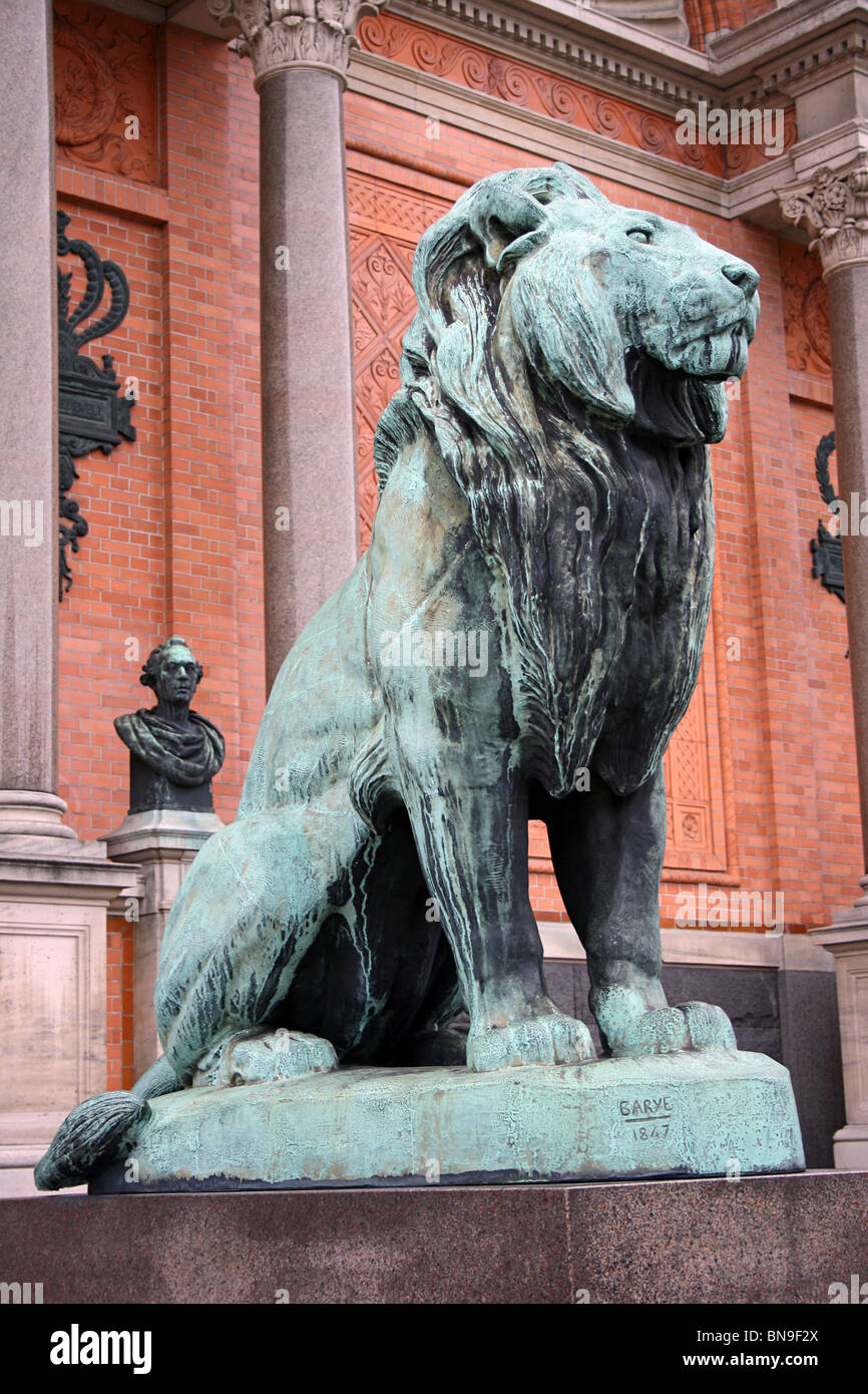 Sculpture of a lion outside the Ny Carlsberg Glyptotek, Copenhagen ... Sculpture of a lion outside the Ny Carlsberg Glyptotek, Copenhagen ...