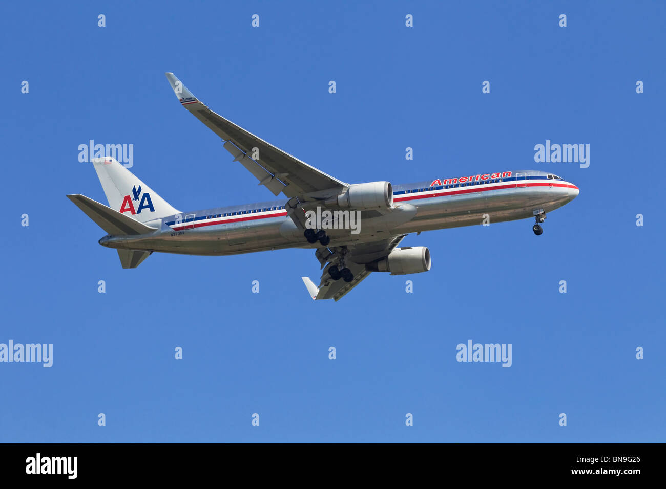 A Boeing 767 of the USA airline - American airlines on final approach ...